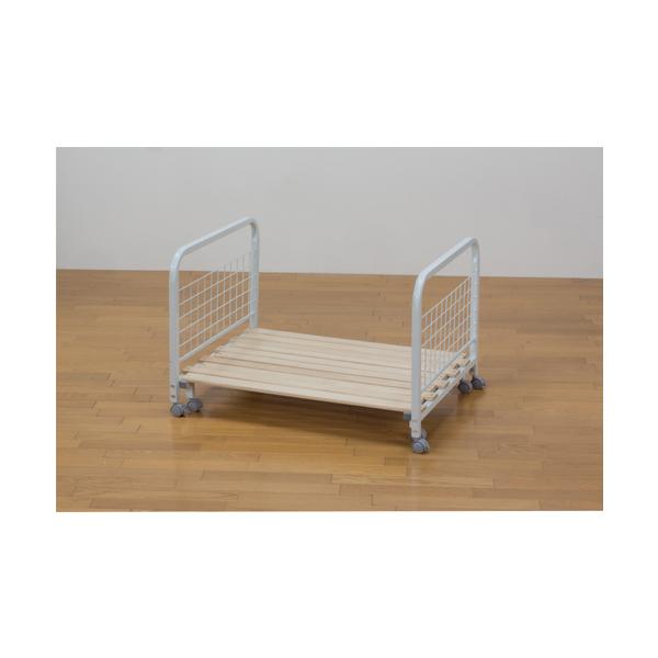 キャスター付きで移動もらくらく！押入れの下段や、お部屋に置いて布団の収納などに便利です。すのこ状の底面が自在に伸縮し最大幅が169cmで収納力も抜群です。掃除の度に一つ一つ布団を運び出すのは面倒、キャスター付きなので楽に動かすことが出来てお...