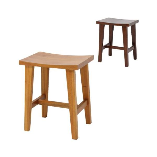 座面のカーブが心地よい木製スツール。カラーはお部屋に合わせて2色からお選びいただけます。玄関先で足元の支度をしたり、花瓶に活けたお花を飾ったりと、用途やアイデア次第で様々な使用方法が楽しめます。商品番号20-61920-61922組立状態完...