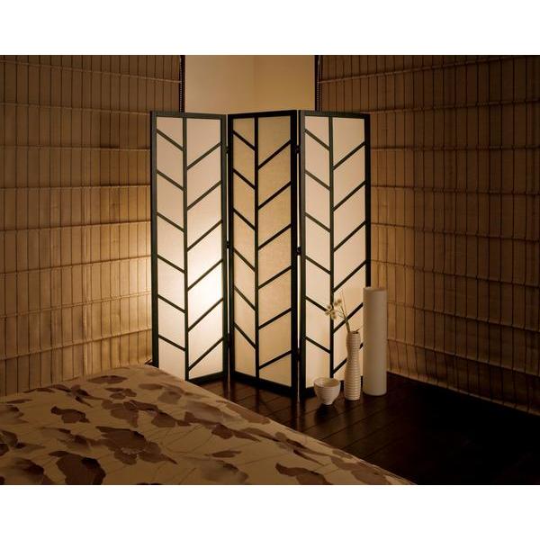 洗練されたデザインが魅力的な和風衝立です！折りたたみ式の和風パーティションです。幕部には布を使用しています。蝶つがいは両方向に360°回転可能です。商品番号KJP-Y300-3完成品（新品）カラーブラウン、ホワイトサイズ外寸：幅440×奥行...