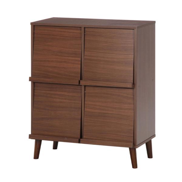 フラップ扉付きの木製本棚です。扉を開けたままにして、オープンラックとしてもお使いいただけます。分割された収納スペースと魅せるフラップ扉は、雑誌などを飾ってオリジナルのインテリアとして楽しめます。本棚だけでなく、ディスプレイ棚としても活躍しま...