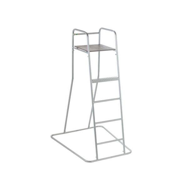 アルミ製のデザインを受け継いだ再生樹脂座板仕様！座板再生樹脂板仕様のテニス審判台です。安心の定番デザインです。教育施設や運動施設で活躍します。商品番号LS-S-4889お客様組立の商品（新品）組立目安時間：大人2人30分サイズ外寸：103×...