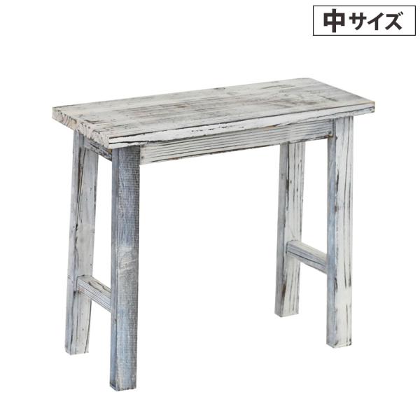 木目の美しさが印象的な、自然の素材感を最大限に味わえる花台です。ベランダやリビングの窓辺で鉢台にしたり、観葉植物の置き場所を高くして日当たりを良くしたり。玄関で荷物の一時置きにしたり、ベッドサイドで眼鏡や文庫本を置いたりと様々な場面で活躍し...