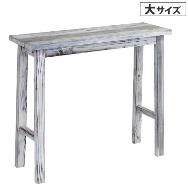 木目の美しさが印象的な、自然の素材感を最大限に味わえる花台です。ベランダやリビングの窓辺で鉢台にしたり、観葉植物の置き場所を高くして日当たりを良くしたり。玄関で荷物の一時置きにしたり、ベッドサイドで眼鏡や文庫本を置いたりと様々な場面で活躍し...