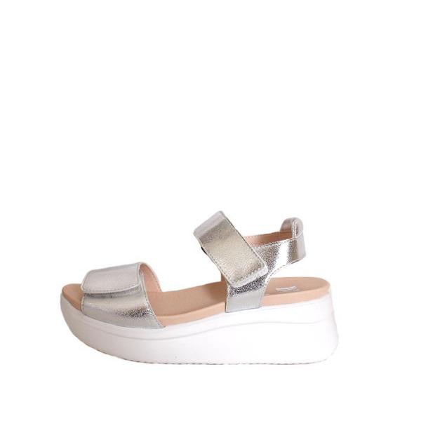 2019年日本へ本格参入となったカラハン。生産は、スペイン北部リオハ州の町アルネドにある自社工場にてハンドメイドにて行われています。1968年の創業当時から、コンフォータブルなシューズを作り続け、現在では世界各国にファンを持つようになった今...