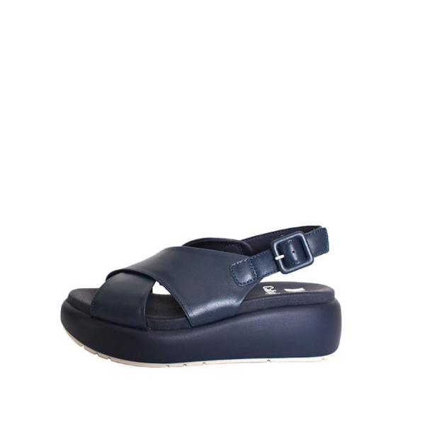 2019年日本へ本格参入となったカラハン。生産は、スペイン北部リオハ州の町アルネドにある自社工場にてハンドメイドにて行われています。1968年の創業当時から、コンフォータブルなシューズを作り続け、現在では世界各国にファンを持つようになった今...