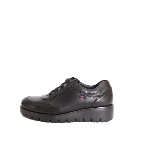 2019年日本へ本格参入となったカラハン。生産は、スペイン北部リオハ州の町アルネドにある自社工場にてハンドメイドにて行われています。1968年の創業当時から、コンフォータブルなシューズを作り続け、現在では世界各国にファンを持つようになった今...