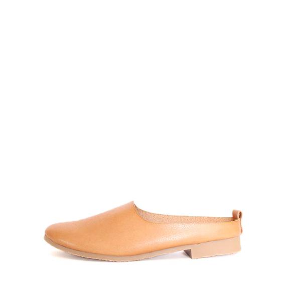 BRAND HISTORY下品の反対「ラグジュアリー」を辞書で引くと、「ぜいたくなさま、豪華なさま」といった意味が書かれています。しかし、私の認識はやや異なります。豪華と言うと、えてしてダイヤが散りばめられて光っているとか、「価格的に高いも...