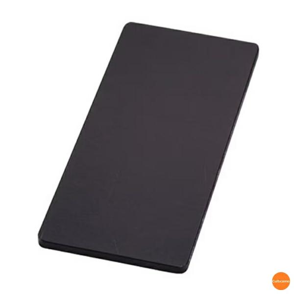 食材が見やすいコンパクトサイズの黒まな板