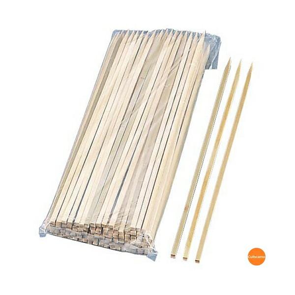 練り物、こんにゃく、玉子など滑りやすいものや焼鳥などに人気の角型の竹串。30cmのロングタイプです。