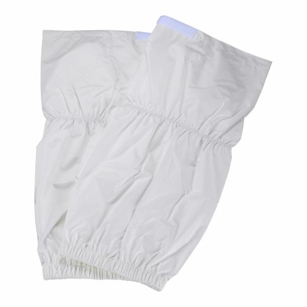 熱湯や水等から足元をしっかりガード！むれを軽減する透湿防水素材を採用。ワンタッチで着脱可能なクリップ止め式。