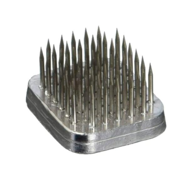 燕三条「マルフジ剣山製作所」の特製剣山。