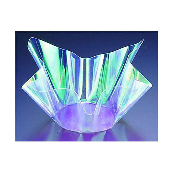 見る角度により、様々な色彩が現れる美しいオーロラフィルムの輝きが料理を神秘的に演出します。