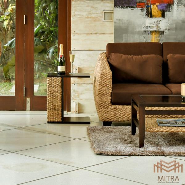 ■サイズ横幅 30 X 奥行 45 X 高さ 50 cm■重量5kg■素材マホガニー（天板：マホガニー突板）、ウォーターヒヤシンス■仕上げNCラッカー仕上げ■生産国インドネシア■シリーズ名ミトラ（MITRA)【商品について】・商品は家具職人...