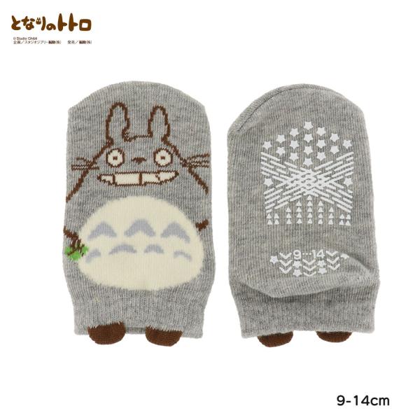 ベビーサイズ、となりのトトロのスニーカー丈ソックスです。パペットとしてもお使いいただけます。当店にはこのサイズを履ける子供がいませんので、もしかわいい写真が撮れましたらぜひ当店にもご提供ください。★ 商品仕様　★素材： 綿・ポリエステル・そ...