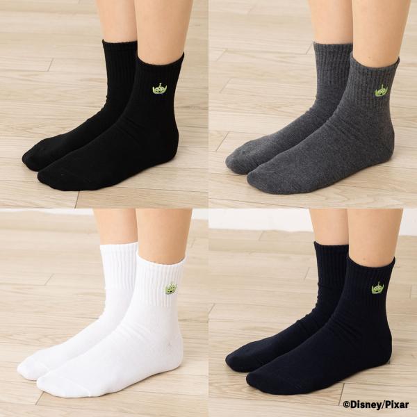 リトルグリーンメンのワンポイントがかわいいクルーソックス。普段使いはもちろんアメリブなのでスクールソックスにも使えます。◆商品仕様◆サイズ：　23-25cm素材：　ポリエステル・綿・その他カラー：　ブラック(黒)・ミドルグレー・ネイビー(紺...