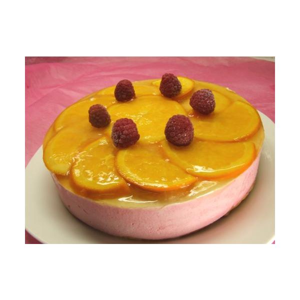 底にしいてあるスポンジケーキは卵白とアーモンドで作ったダッコワーズです。そのサクイ生地は凍らしても抜群の食感。バースデー、記念日にも最適です。 仕上げはオレンジスライスをのせゼリーがけし、ラズベリーで華やかさを添えました。 冷凍のままでも食...