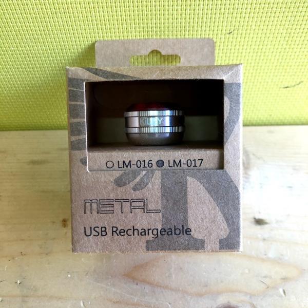 ブランド名、KILEY（キーレイ）語源は日本語の「キレイ」から。直径約3cm！の小ぶりなライトはレトロなクロモリ自転車だけでなく、いろんな自転車にマッチします。ボルトで直付けタイプ、ボルトとワッシャー付属。工夫次第で色々な場所に取り付けられ...