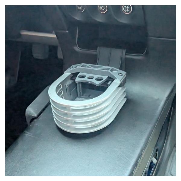 ＝＝＝この商品はZOOMエンジニアリングドリンクホルダは付属していません＝＝＝ロータス エキシージ／エリーゼ用サイドシルに置くタイプのドリンクホルダです。ホルダ本体はZOOMエンジニアリングのドリンクホルダをご自身でお買い求めください。サイ...