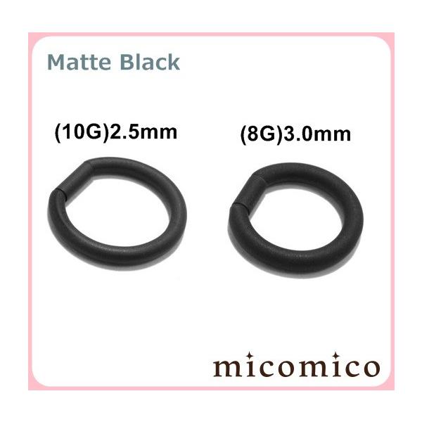 種類：ビーズリング素材：サージカルステンレス(316Lステンレス)カラー：マットブラック画像のようにバーの部分は筒状になっています。バーの素材も勿論サージカルステンレス(316Lステンレス)になります。マットブラックは一般のブラックチタンカ...