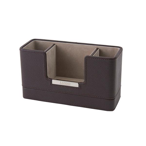 牛本革オーバーナイター メガネスタンド《ポイント》スマホや財布、腕時計など外出時の必須アイテムを置く…男性の何気ない毎日のワンシーンを、シックかつ贅沢に演出する。"LUSSO"は、このワンシーンを心地よく大切な時間へと誘います。牛本革の高級...