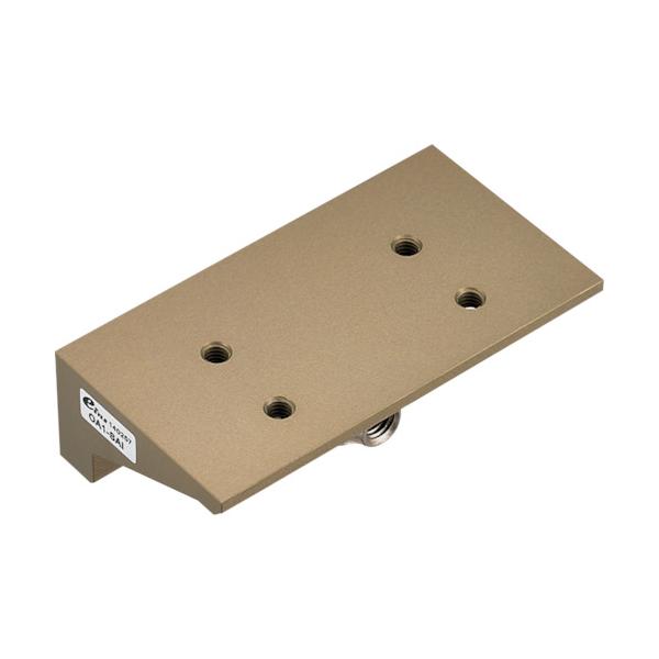 メカトロ部品 軸受・駆動機器・伝導部品 ロボットハンド用パーツ ●チャックワンタッチ（OA1-SA）に接合するツール側ワンタッチ金具。●タイプ：ツール側●幅(mm)：80●奥行(mm)：71.6●高さ(mm)：24●可搬重量(kg)：〜10...