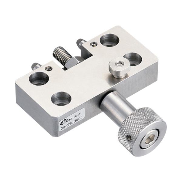 メカトロ部品 軸受・駆動機器・伝導部品 ロボットハンド用パーツ ●１本のネジを締めるだけでハンドが交換完了します。●タイプ：ロボット側●幅(mm)：75●奥行(mm)：83●高さ(mm)：25●可搬重量(kg)：〜10●引込力/押出力(N)...