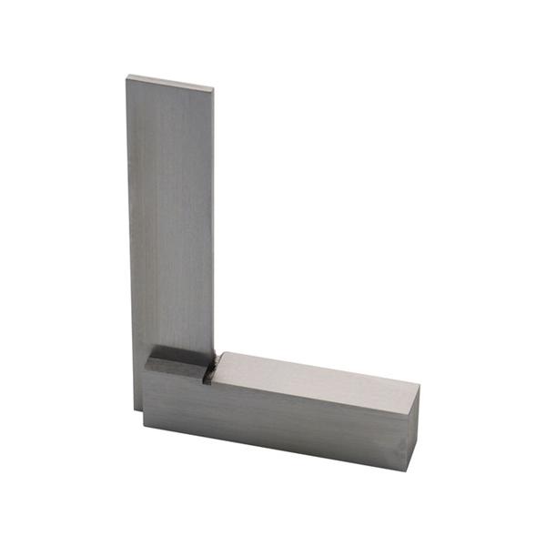 測定・計測用品 測定工具 スコヤ・水準器 ●直角度、真直度測定のマスタとして使用します。●一般的な台付スコヤです。50〜2000mmの計13サイズございます。●ベースが厚いため、安定した測定に向いています。●台付スコヤとしても使用可能です。...