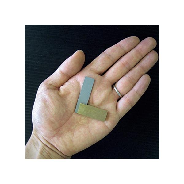 測定・計測用品 測定工具 スコヤ・水準器 ●日本で一番小さなスコヤです。●より正確な角度を出す為に角溝を切ってあります。●精密作業やホビーに。●厚さ(mm)：1.5●本体：45mm×12mm