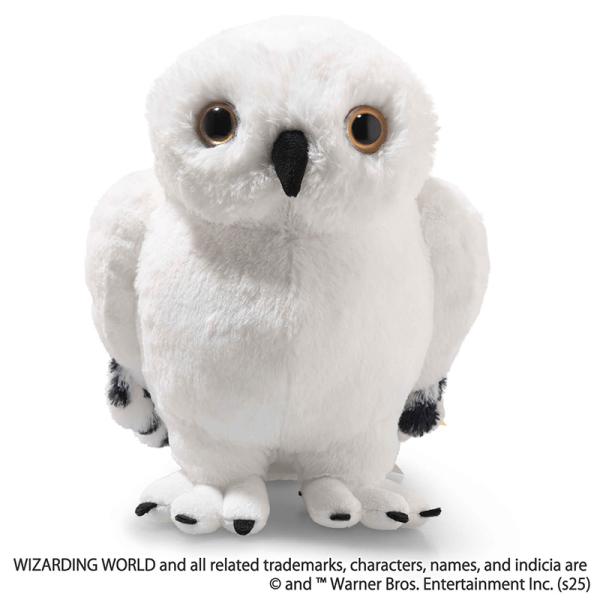 ハリーの最も忠実な友であり、魔法界からの便りを届けてくれる白ふくろうのヘドウィグ。真っ白で柔らかな羽毛に包まれたその姿は、思わず抱きしめたくなる愛らしさです。全てを知り尽くしているような丸い瞳で見つめられると、まるで「手紙は届いた？」と問い...