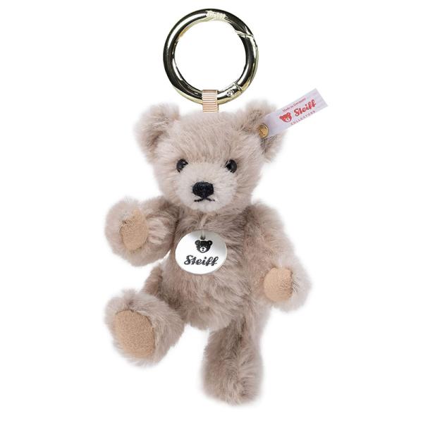 【発売日：2026年07月20日】いつでもどこでも一緒の小さな相棒♪シュタイフの伝統をそのままギュッと凝縮したような、愛らしいサイズのキーリングが登場しました。「大きなぬいぐるみは持ち歩けないけれど、シュタイフのベアをいつも身近に感じたい」...