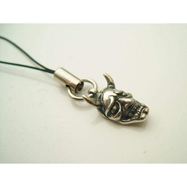 憤怒の般若をスターリングシルバーで製作。細やかな彫刻が施され、いつでもどこでもあなたの目を楽しませてくれるでしょう。肌身離さずお持ち下さいませ。般若の頭部分は１円玉よりもはるかに小さいです！素材：sterling silver 925（本体...