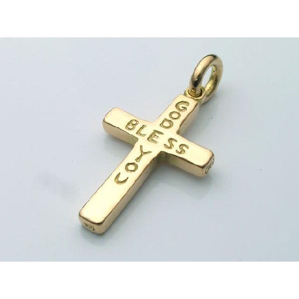 「God Bless You」神様のご加護がありますように、と手彫りされたクロスのペンダントトップです。小振りですがボリュームあるフォルムです。裏面は何も彫刻のないシンプルなデザインです。リバーシブルでお楽しみ下さい。素材：18K イエロー...