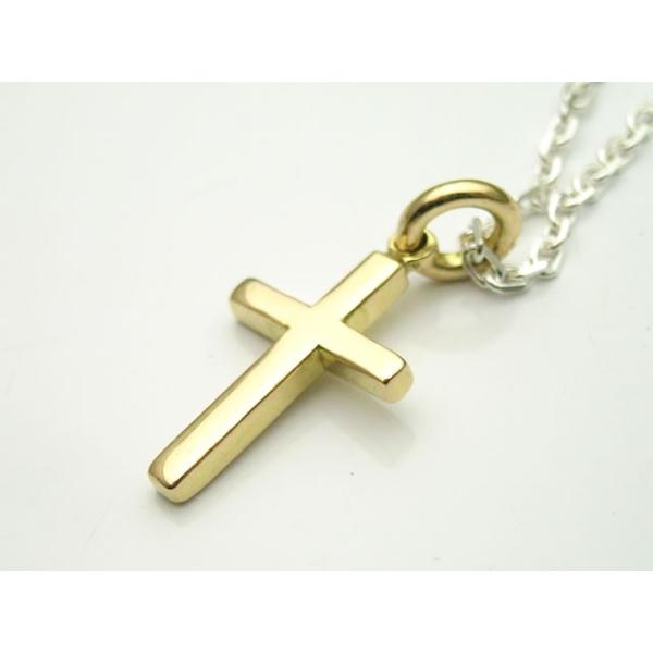 シンプルなクロスのペンダントトップです。ラージとありますが、小振りの大きさです。派手さはなく素朴さが良いところです。※注意、チェーンは別売りです。素材：Yellow Gold K18縦幅：約30mm（ペンダントトップのみ）横幅：約14.5m...