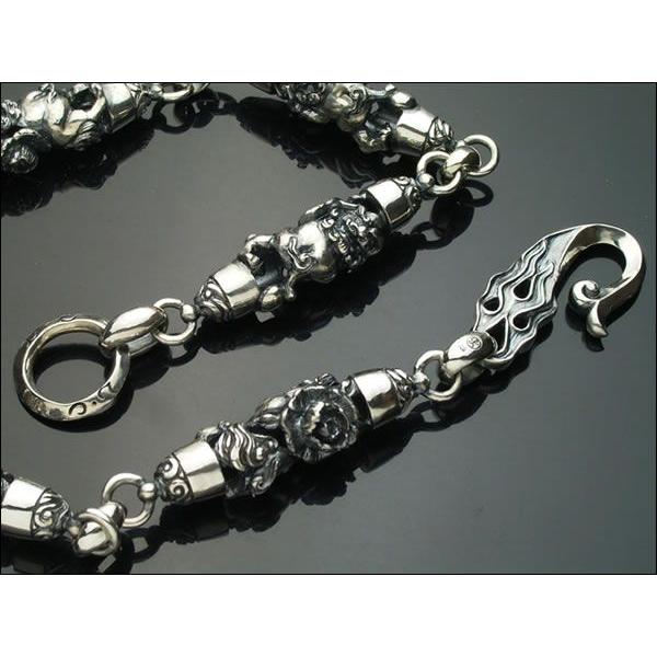 前には唐獅子、後ろには牡丹と周りを隙間無く透かし彫刻してあります。百獣の王　唐獅子と百花の王　牡丹がズラリと並ぶ様は圧巻です。非常に細かく彫り込んであるので、唐獅子好きの方は必見です。素材：sterling silver 925全長：470...