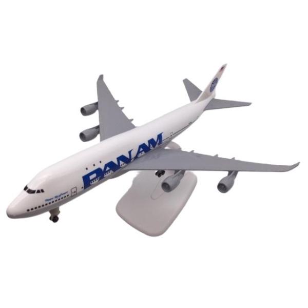 パンナム（パンアメリカン航空）のボーイング747を20cmで再現したダイキャスト模型。スタンド＆ランディングギア付きで飛行・駐機シーンを楽しめる世界の翼20cmシリーズ。クラシックなパンナムブルーが映える精密ジャンボジェットモデル。