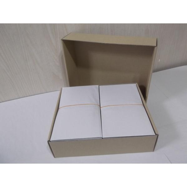 甲虫、雑昆虫などの採集品を整理して持ち帰るためのタトウをピッタリ収められる紙箱を作りました。紙製なので、軽くて丈夫。タトウを５０枚入れたセットです。