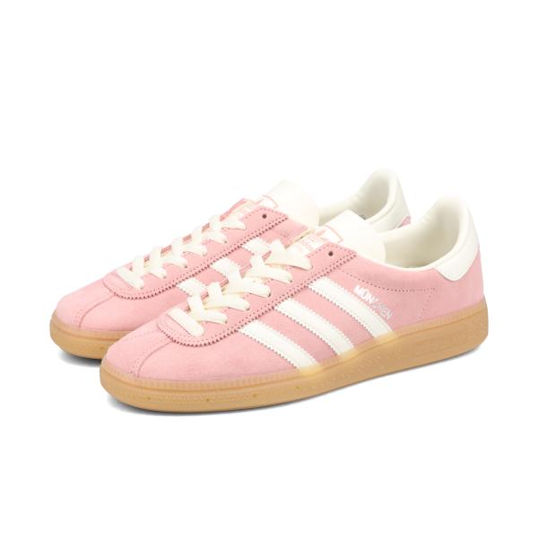 レトロな雰囲気漂う、薄底スエードシューズ。リラックスでき、活気に満ちた雰囲気も併せ持つ、ドイツ第3の都市の名前を冠したスニーカー。上質なスエードアッパーを覆う柔らかなパステルカラーと、ビンテージ感を漂わせるオフホワイトのシュータンが特徴。レ...