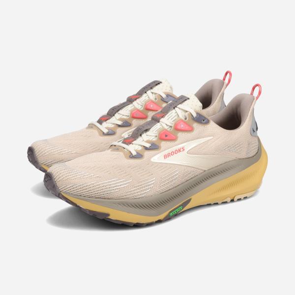 トレイルランニングのDNAと、都市の感性が交差する特別なコラボレーション。BrooksとSTAPLEが再びタッグを組み、ブランドのアーカイブを象徴するCascadia 1と、革新的なGhost Trailを現代的に再構築しました。トレイルの...