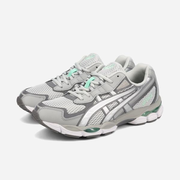 GEL-NYC 2055は、2000年代初頭に発売された様々なアーカイブランニングシューズからデザインのインスピレーションを得ています。アッパー構造はGT-2050とGT-2060のランニングシューズを参考にしています。これらのシルエットの...