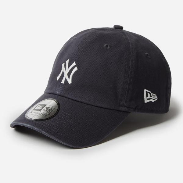 各球団の本拠地に関連するモチーフをアンダーバイザーに刺繍でデザインしたコレクション。軽量かつ柔らかな被り心地が特徴のカジュアルなベースボールキャップ［Casual Classic］をベースモデルに採用。リアストラップはスナップボタンで容易に...