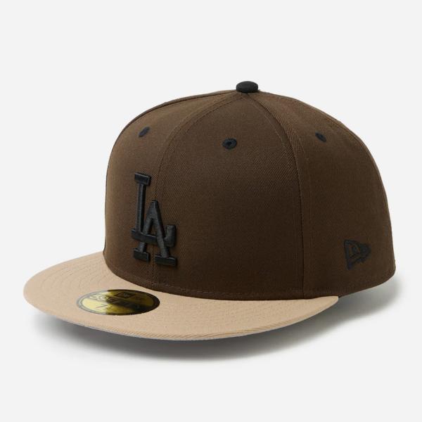 東京・池ノ上からさまざまなカルチャーを発信する気鋭ショップ「MIN-NANO」。そのオーナーを務める中津川吾郎氏がディレクションを行うコレクション。＜中津川吾郎＞ 2009年池ノ上にショップMIN-NANOオーブン。 2015年除宿にショッ...