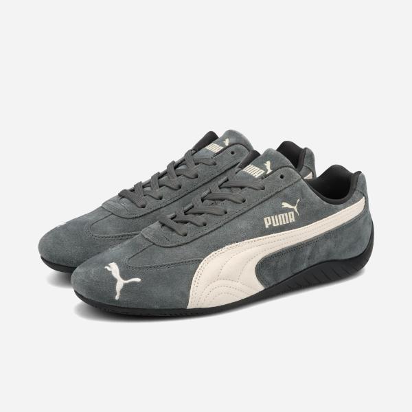 レーシング カルチャーの象徴である PUMA Speedcat は、25 年以上にわたり、スピード、精度、比類のないパフォーマンスの代名詞であり続けています。世界が最初に知ったのは、ラップタイムを数ミリ秒短縮するために設計された超スリムなド...