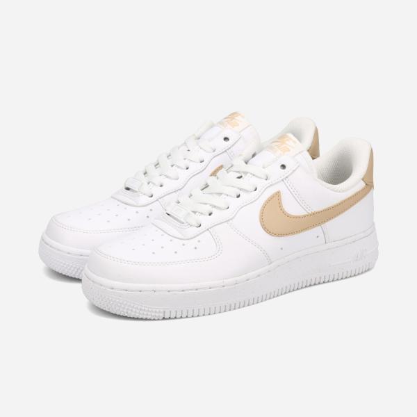 1982年に登場したNIKEが誇る名作エアフォース1はアメリカ大統領専用機の＜Air Force One＞にちなんで名付けられ、＜NIKE AIR＞を搭載した初めてのバスケットボールシューズ。変わらないクラシックなスタイルが幅広い層より支持...