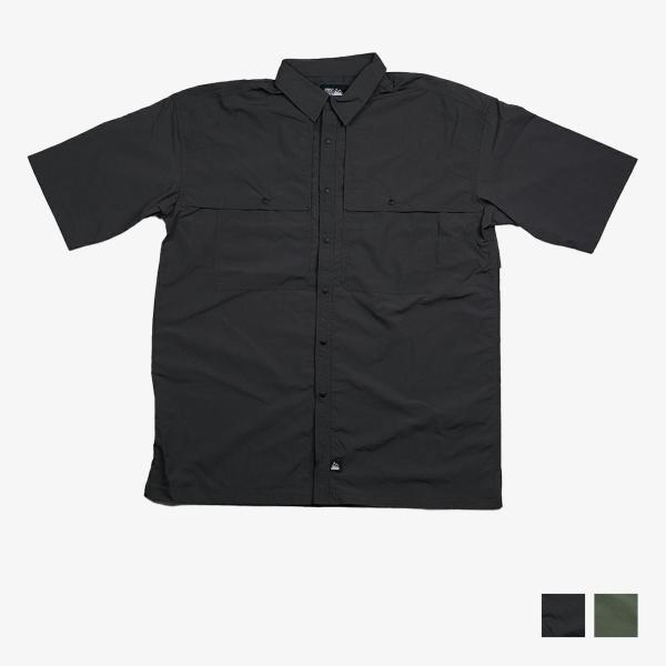 地下鉄の車内をタグやグラフィティが埋め尽くし、アメリカ有数の犯罪多発都市として不穏なムードと緊張感が立ち込めていた80年代のニューヨーク。FIRST DOWNはかつてのこの地で誕生し成長を遂げたブランドです。決して良好とは言えない環境下でも...