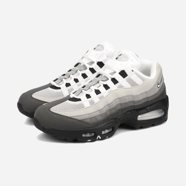 最高のクッション性を目指して開発された、マルチチャンバーエアとビジブルフォアフットエアを搭載したランニングモデルの究極形。ヒールと前足部に配したビジブルNike Airが、一歩ごとに衝撃を吸収し、最高の履き心地を実現。そのスタイルはファッシ...