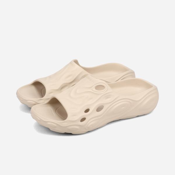 特徴的なデザインが世界中で大きな話題となり、フォーム系サンダルトレンドのパイオニアとして人気を博した「HYDRO MOC (ハイドロ モック)」シリーズ。スライドタイプとして発売した「HYDRO SLIDE (ハイドロ スライド)」のアップ...