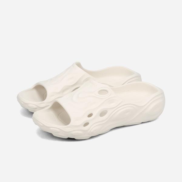 特徴的なデザインが世界中で大きな話題となり、フォーム系サンダルトレンドのパイオニアとして人気を博した「HYDRO MOC (ハイドロ モック)」シリーズ。スライドタイプとして発売した「HYDRO SLIDE (ハイドロ スライド)」のアップ...