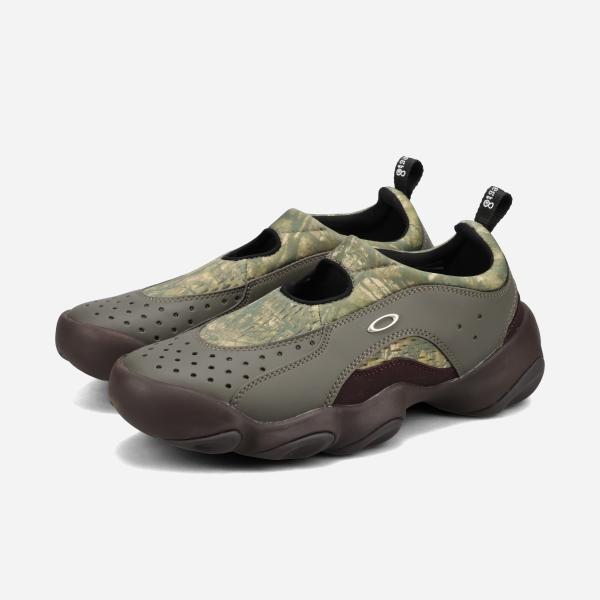 オークリーのファクトリーチームから、新たなフューチャー・クラシックが上陸。オークリーファクトリーチームとブレインデッドが、アーカイブのシルエットと未来志向のデザイン理念を融合させた、実験的なフットウェアの新鮮なラインナップを発表する。今回の...