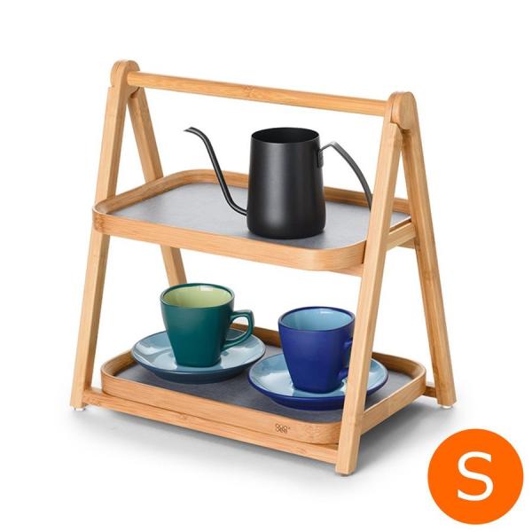 ALFA Desk organaizer rack Sは、シンプルでスタイリッシュな折りたたみ2段ラックです。2段のトレーは取り外して単品で使えます。天然の竹で作られており、ナチュラルな素材感が魅力です。文房具やアクセサリーなどを収納するだ...