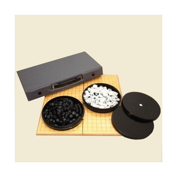 ・ブラック ホワイト  ・ご旅行や職場などで手軽に囲碁がお楽しみ頂けます。他にサイズ大き目のＭＧ-25もございます。・碁盤の大きさは約32cmＸ30cm・碁石の大きさは五分石　重さ：1.5kg（カバン入り）・盤は二つ折れで、カバン入りです。...